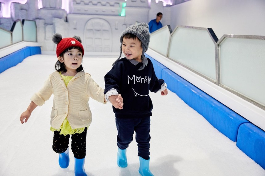 Snowfactory Goes in to Action at Taiwan Mall Indoor Snow Park